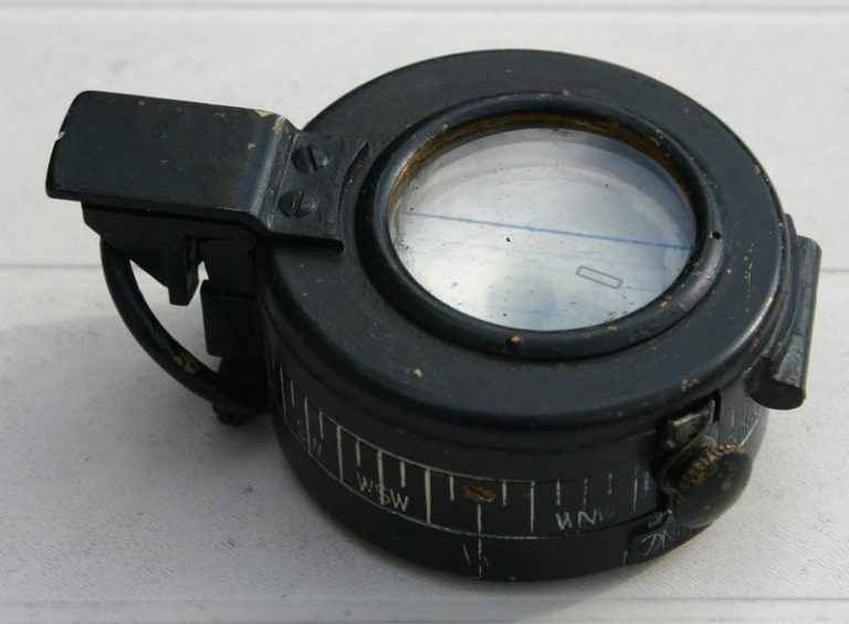 WW2 British compass No.3 – WW2 Militaria, Scale-models, Books, etc.