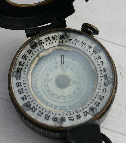 WW2 British compass No.3 – WW2 Militaria, Scale-models, Books, etc.