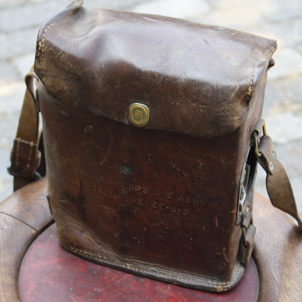 WW2 US field telephone EE-8 A in leather case – WW2 Militaria, Scale ...