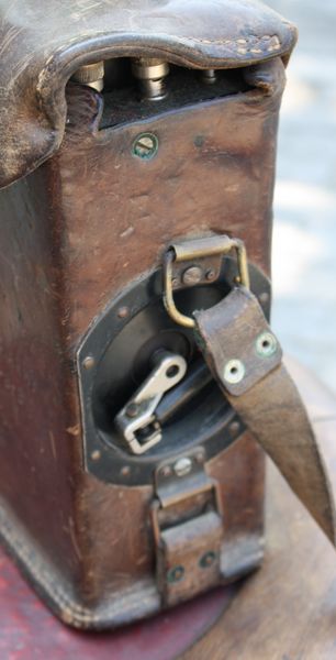 WW2 US field telephone EE-8 A in leather case – WW2 Militaria, Scale ...