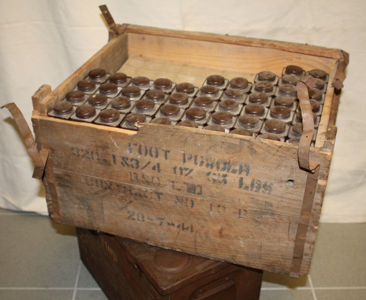 WW2 British open crate with foot powder – WW2 Militaria, Scale-models ...