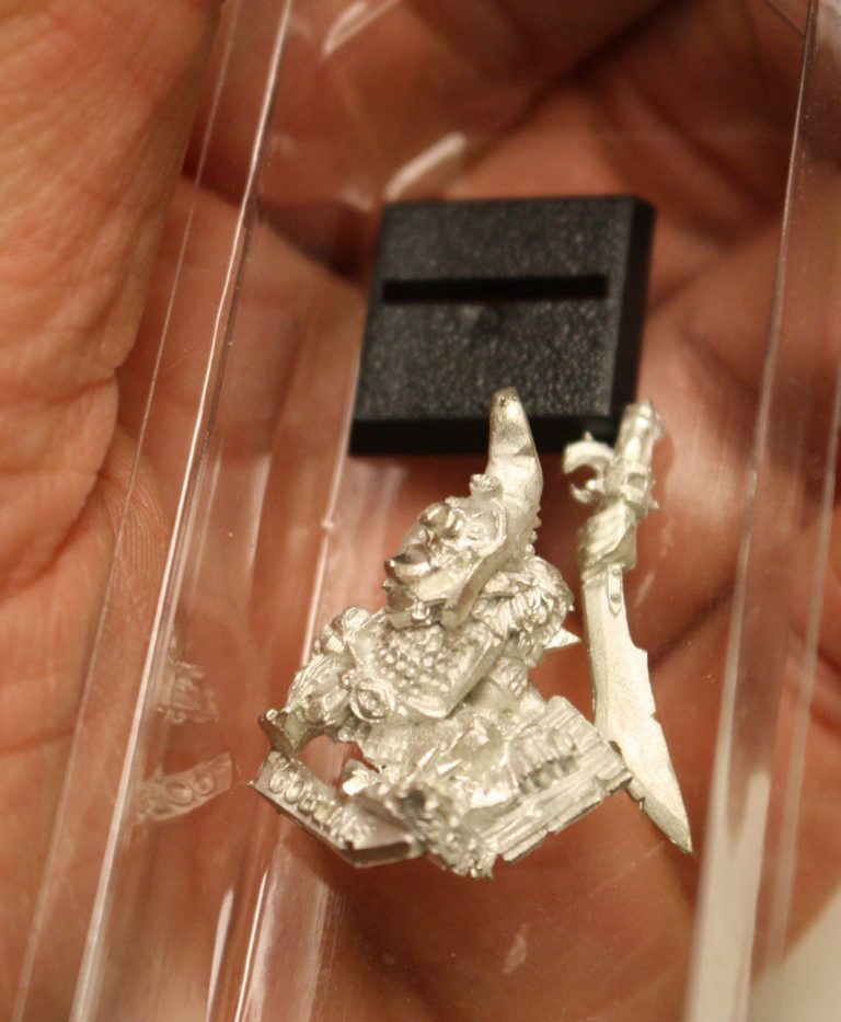 Games Workshop Goblin with sword – WW2 Militaria, Scale-models, Books, etc.