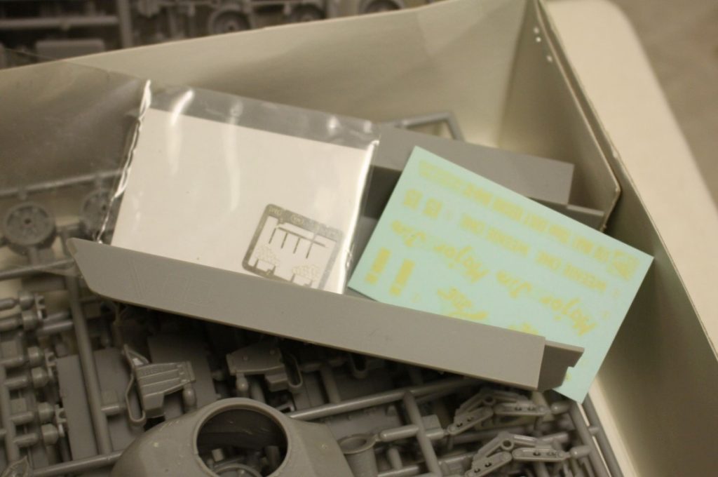 Sherman M4A1 75mm early version (2) – WW2 Militaria, Scale-models ...