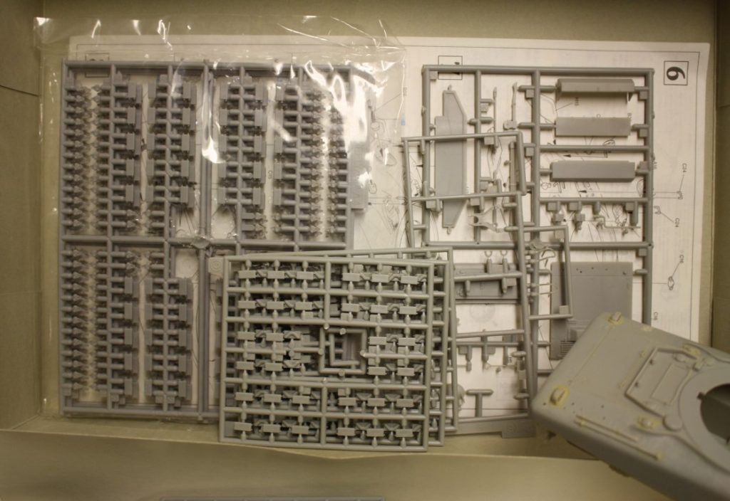 Sherman M4A1 75mm early version (1) – WW2 Militaria, Scale-models ...