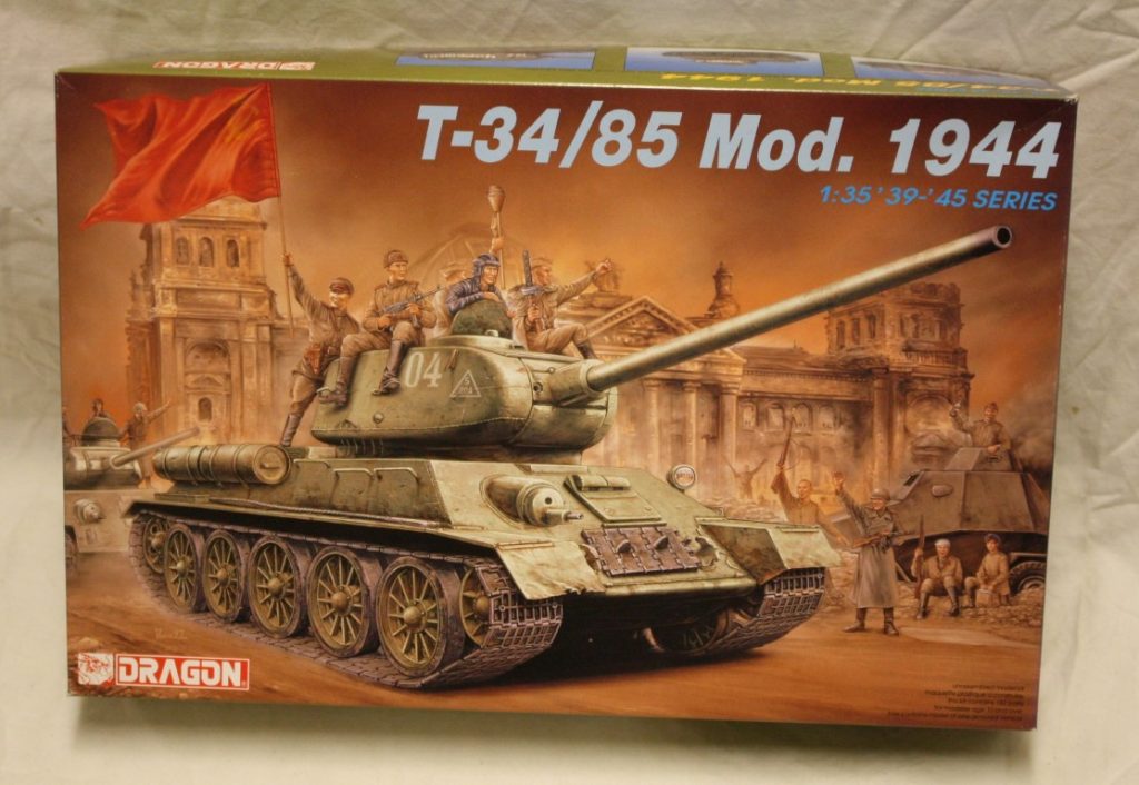 T34/85 Mod. 1944 – WW2 Militaria, Scale-models, Books, etc.