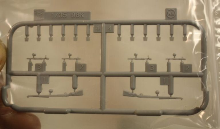 German K98 rifle sprue – WW2 Militaria, Scale-models, Books, etc.